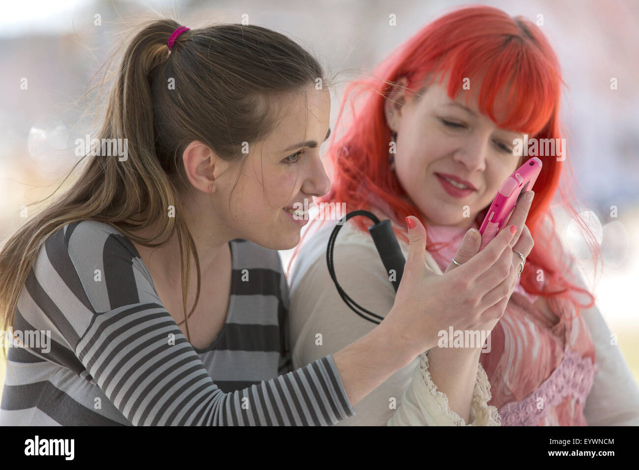 Blind people using phone hi-res stock photography and images - Alamy