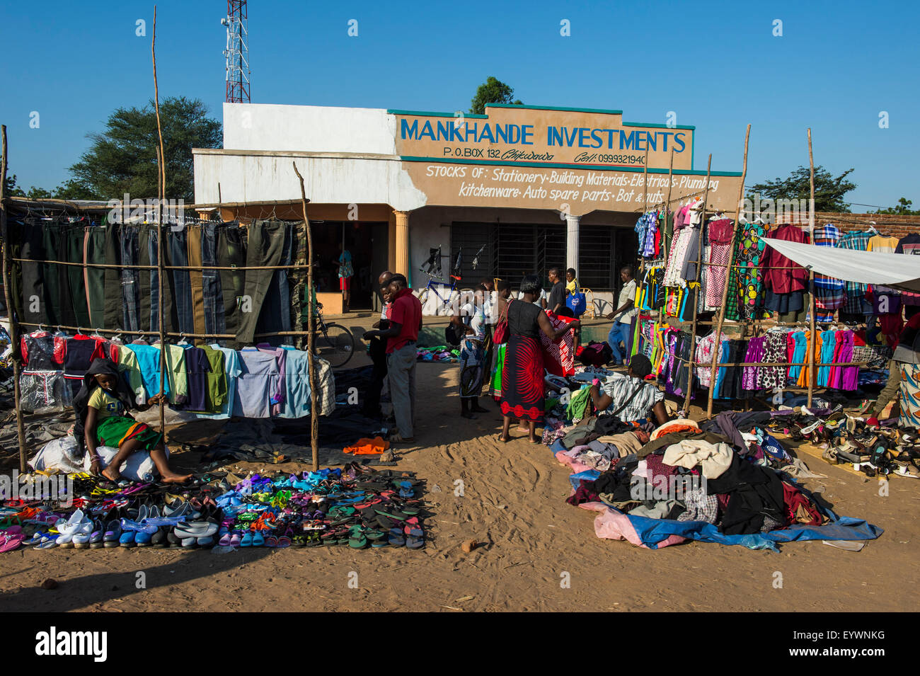 People shop in street market hi-res stock photography and images - Alamy