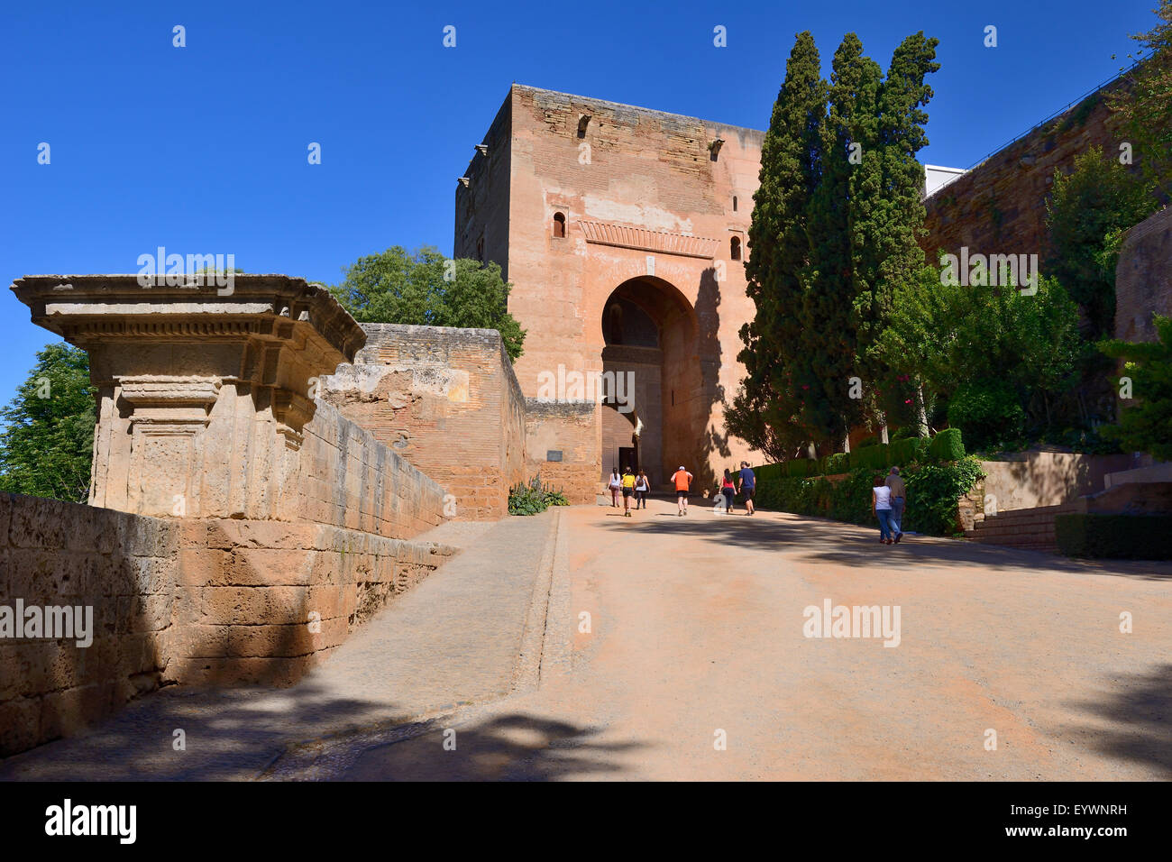 Puerta de la Justicia (Gate of Justice) entrance to Alhambra Palace ...
