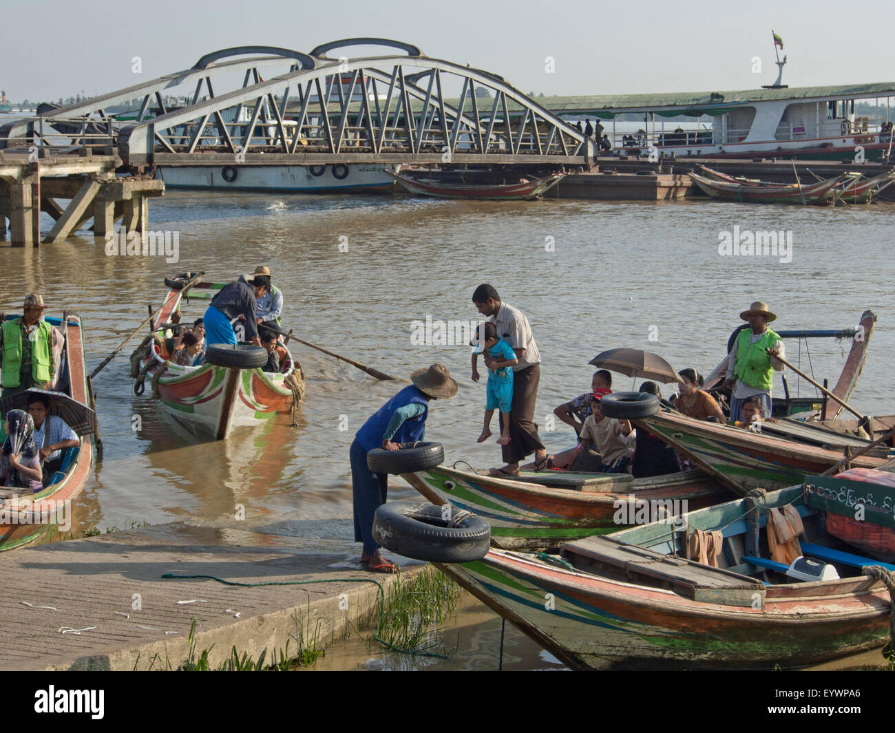 Myanmar fishing boats hi-res stock photography and images - Alamy