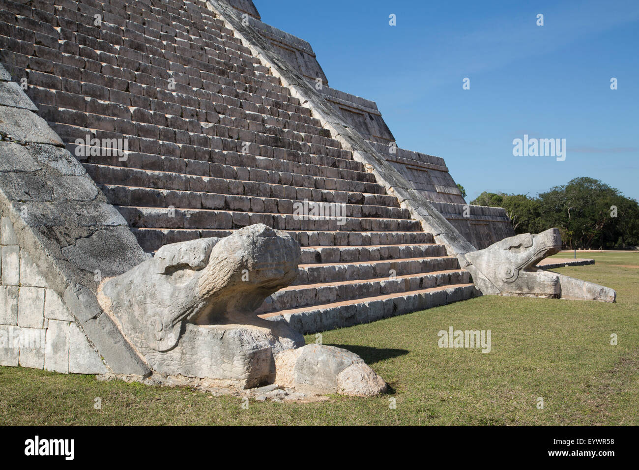 Serpent heads, El Castillo (Pyramid of Kulkulcan), Chichen Itza, UNESCO ...