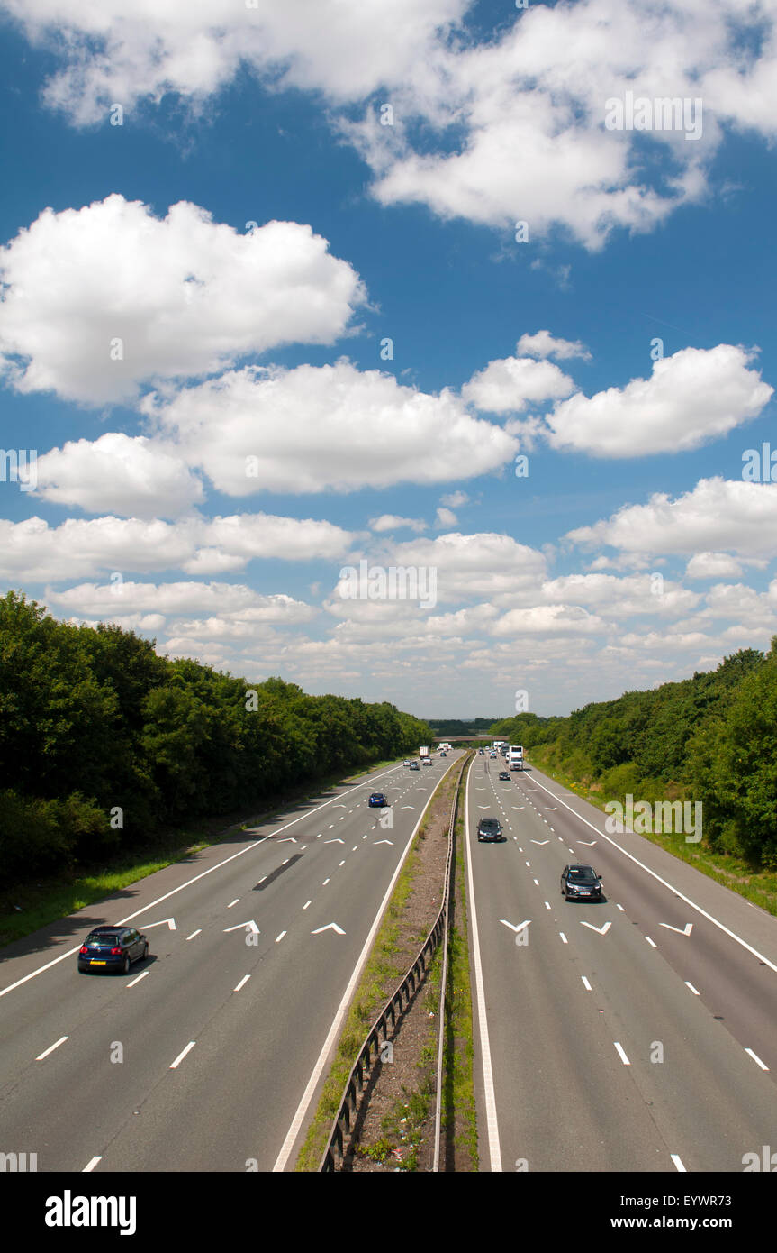 Central reservation motorway hi-res stock photography and images - Alamy