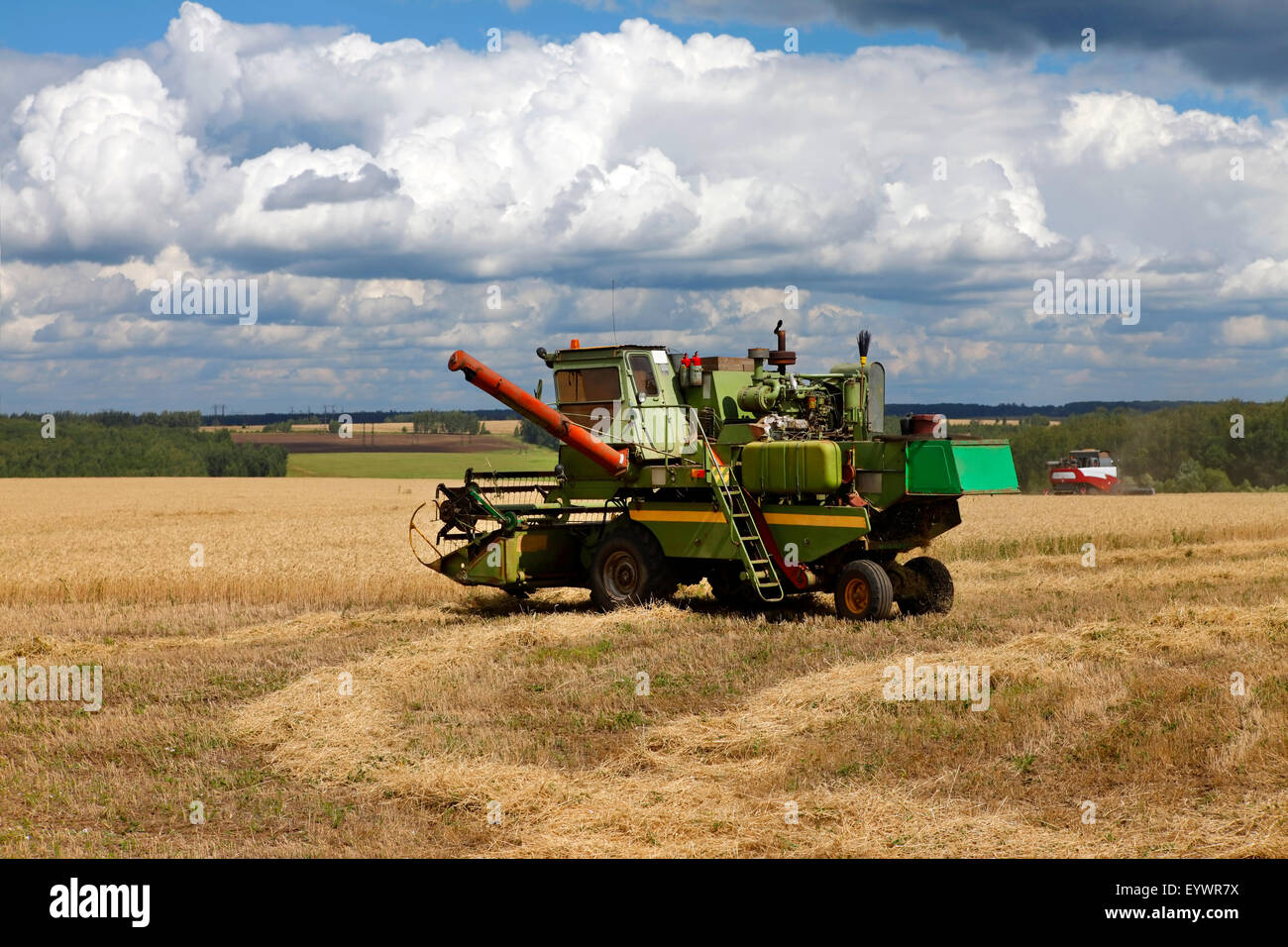 Green combine hi-res stock photography and images - Alamy