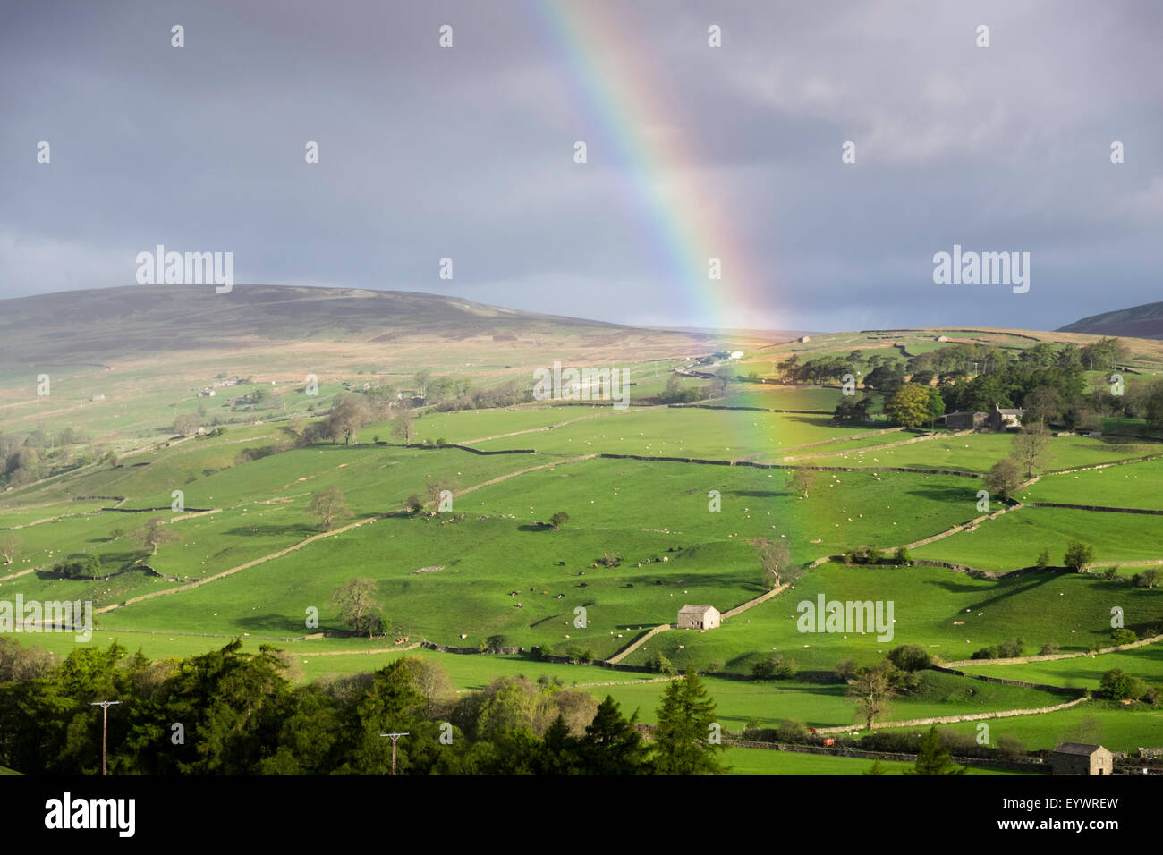 Rainbow over countryside hi-res stock photography and images - Alamy