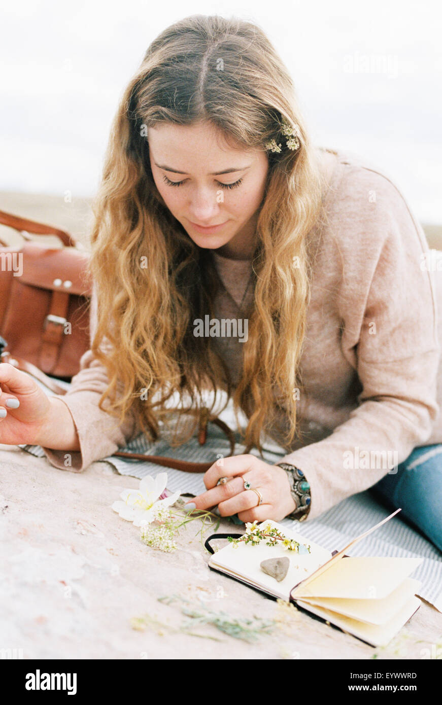 Putting flowers hi-res stock photography and images - Alamy