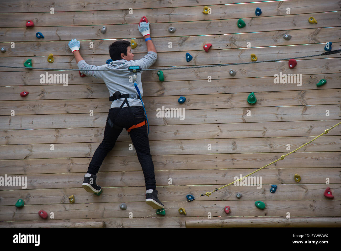 Climbing wall boy teen hi-res stock photography and images - Alamy