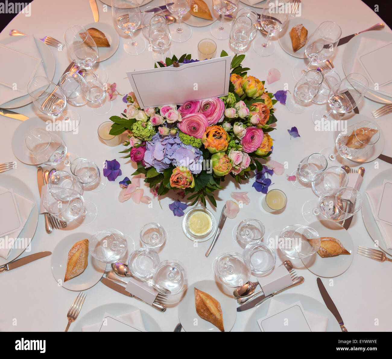 Formal dinner people hi-res stock photography and images - Alamy