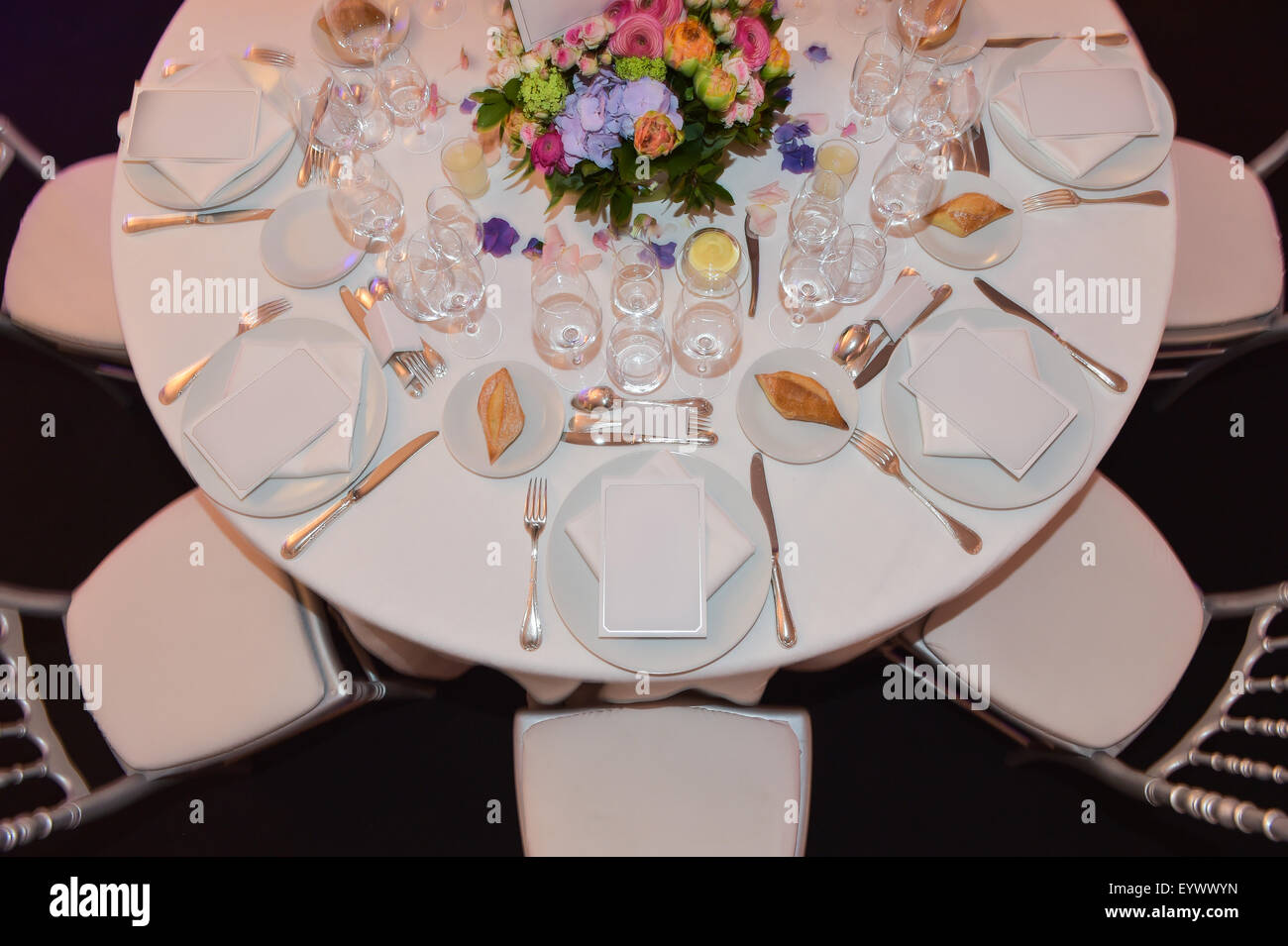 Formal dinner people hi-res stock photography and images - Alamy