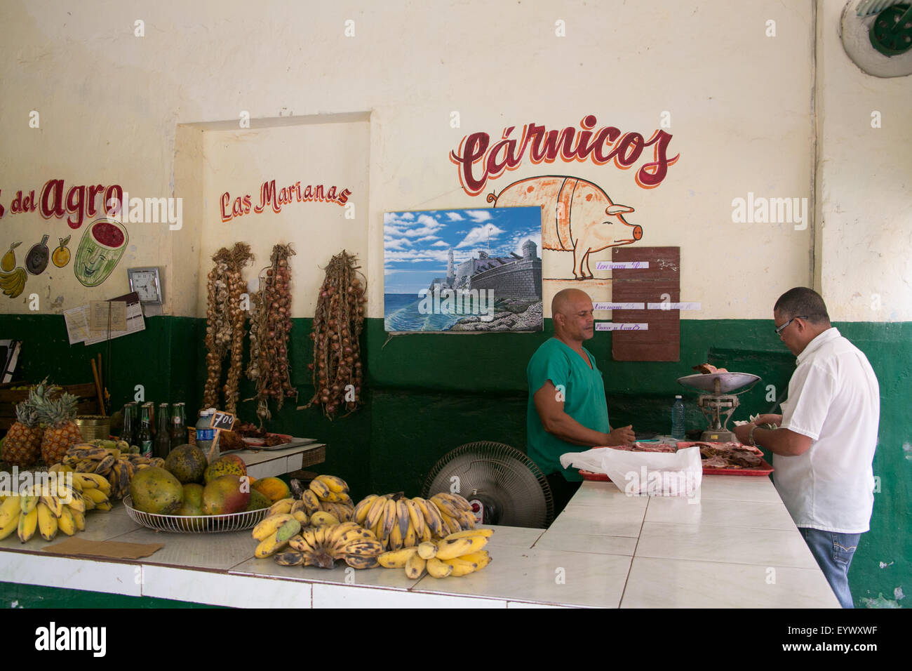 Havana food market hi-res stock photography and images - Alamy