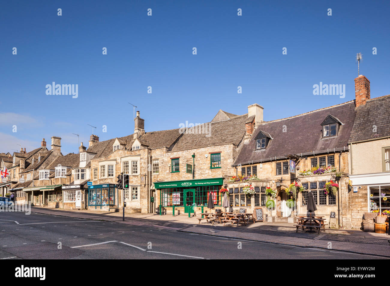 Burford high street shops hi-res stock photography and images - Alamy