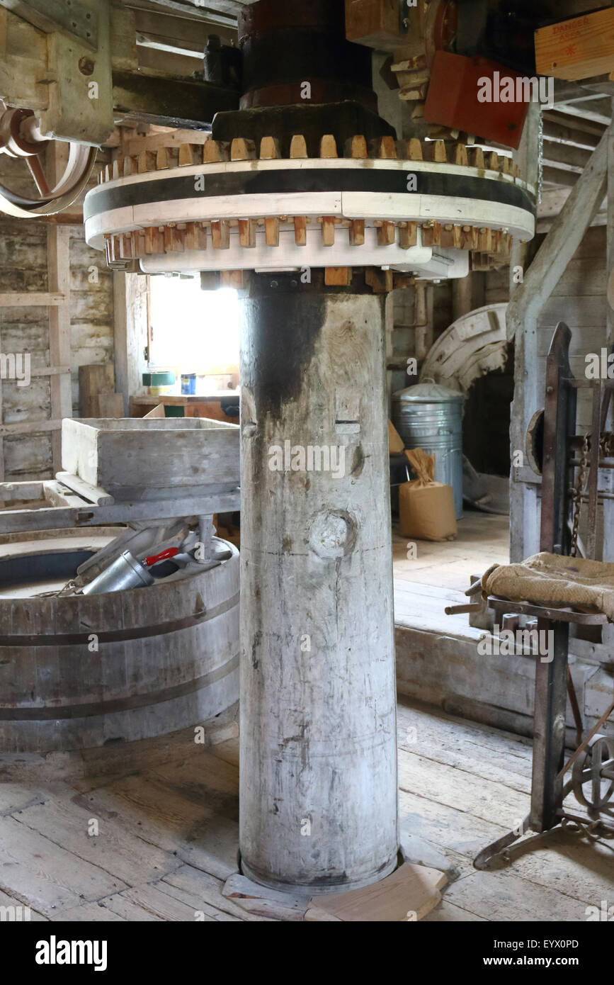 Anglesey abbey statue hi-res stock photography and images - Alamy