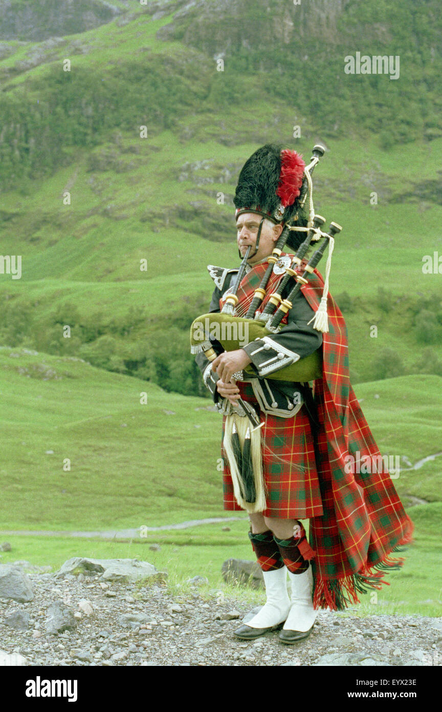 piper in scottish highlands brian mcguire Stock Photo - Alamy