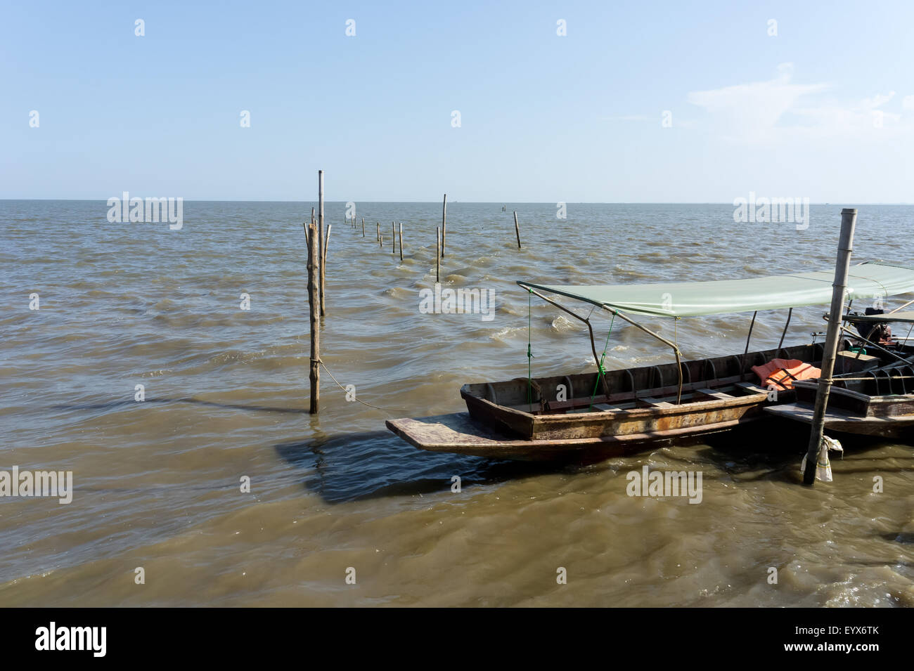 Sampan boat hi-res stock photography and images - Alamy