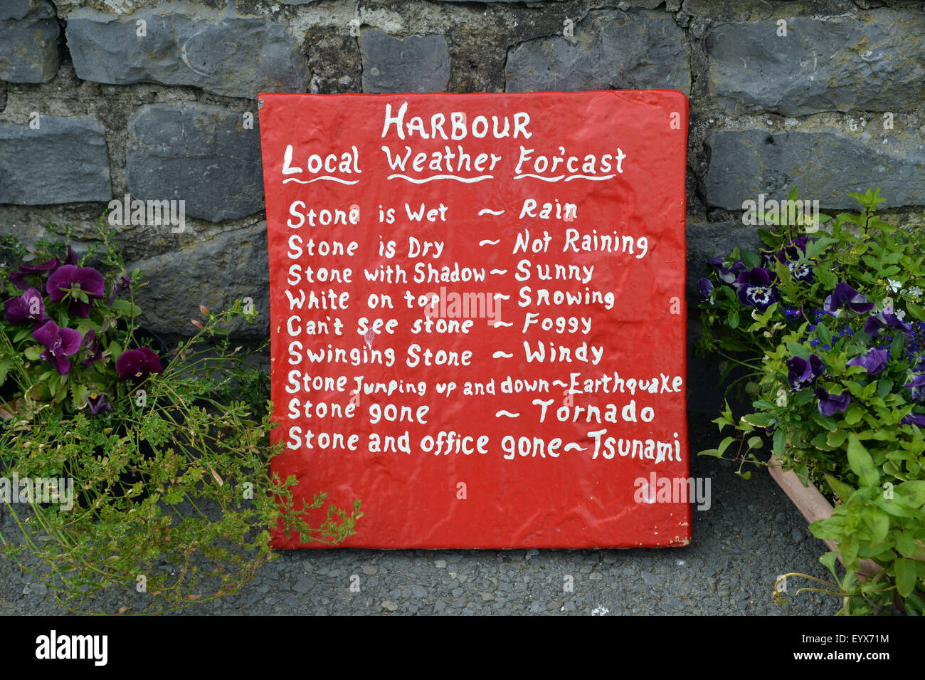 Aberaeron, Wales, UK. 4th August, 2015. Who needs technology.sign out ...