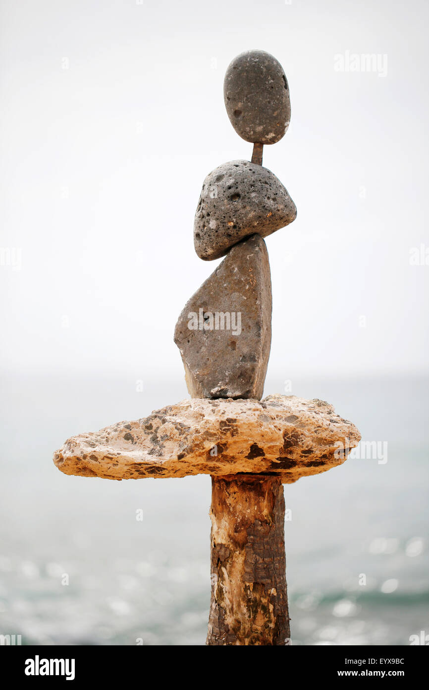 Beach rock balancing hi-res stock photography and images - Alamy