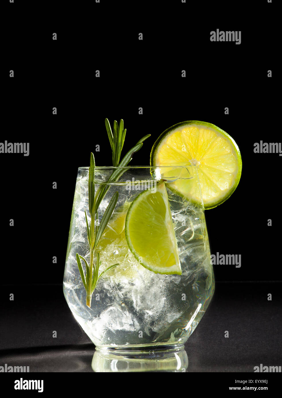 Gin and tonic hi-res stock photography and images - Alamy