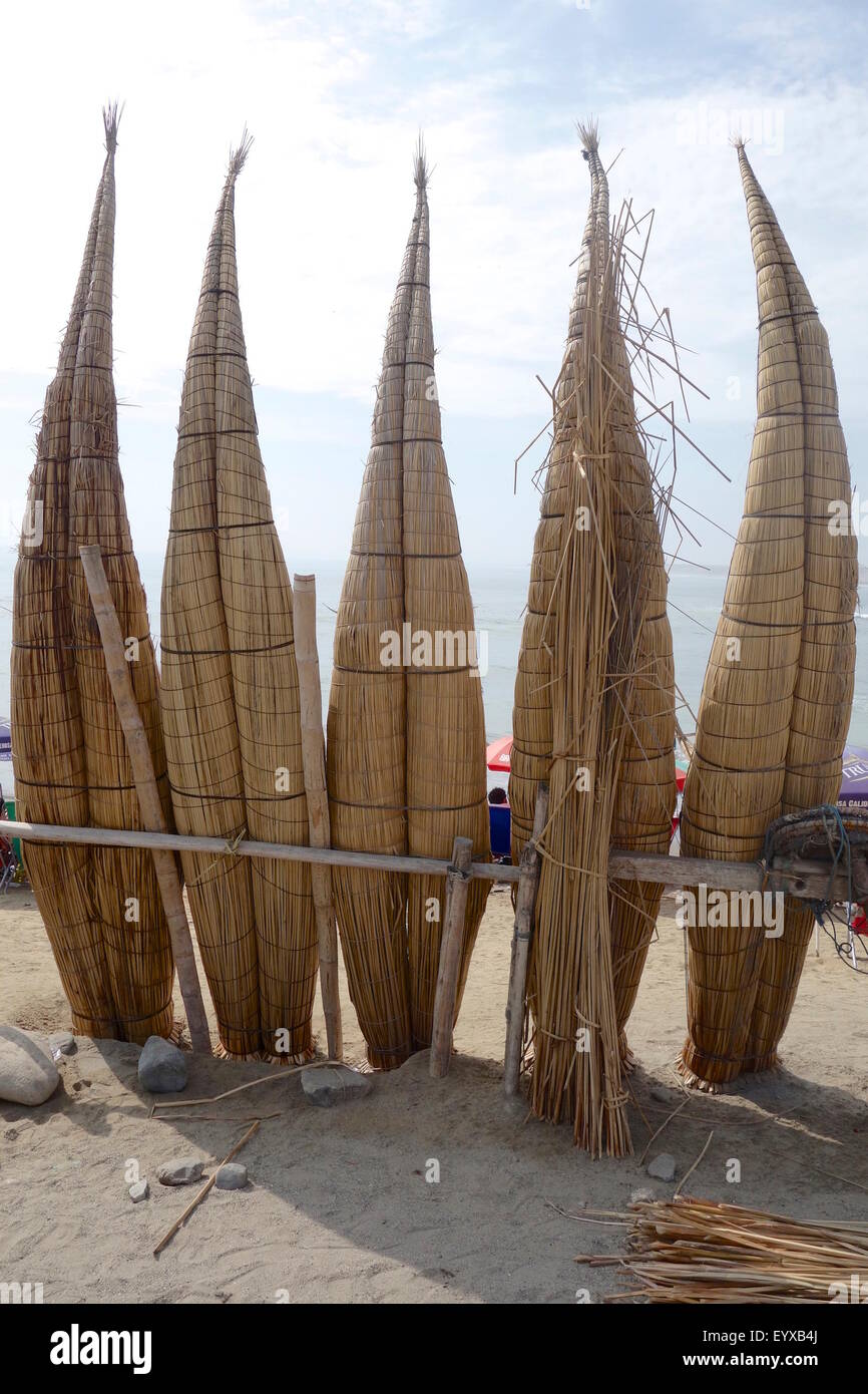 Totora reed boat fisherman hi-res stock photography and images - Alamy