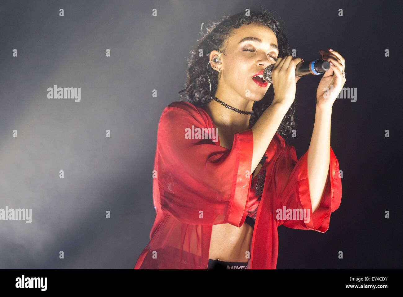 Fka twigs singer hi-res stock photography and images - Alamy