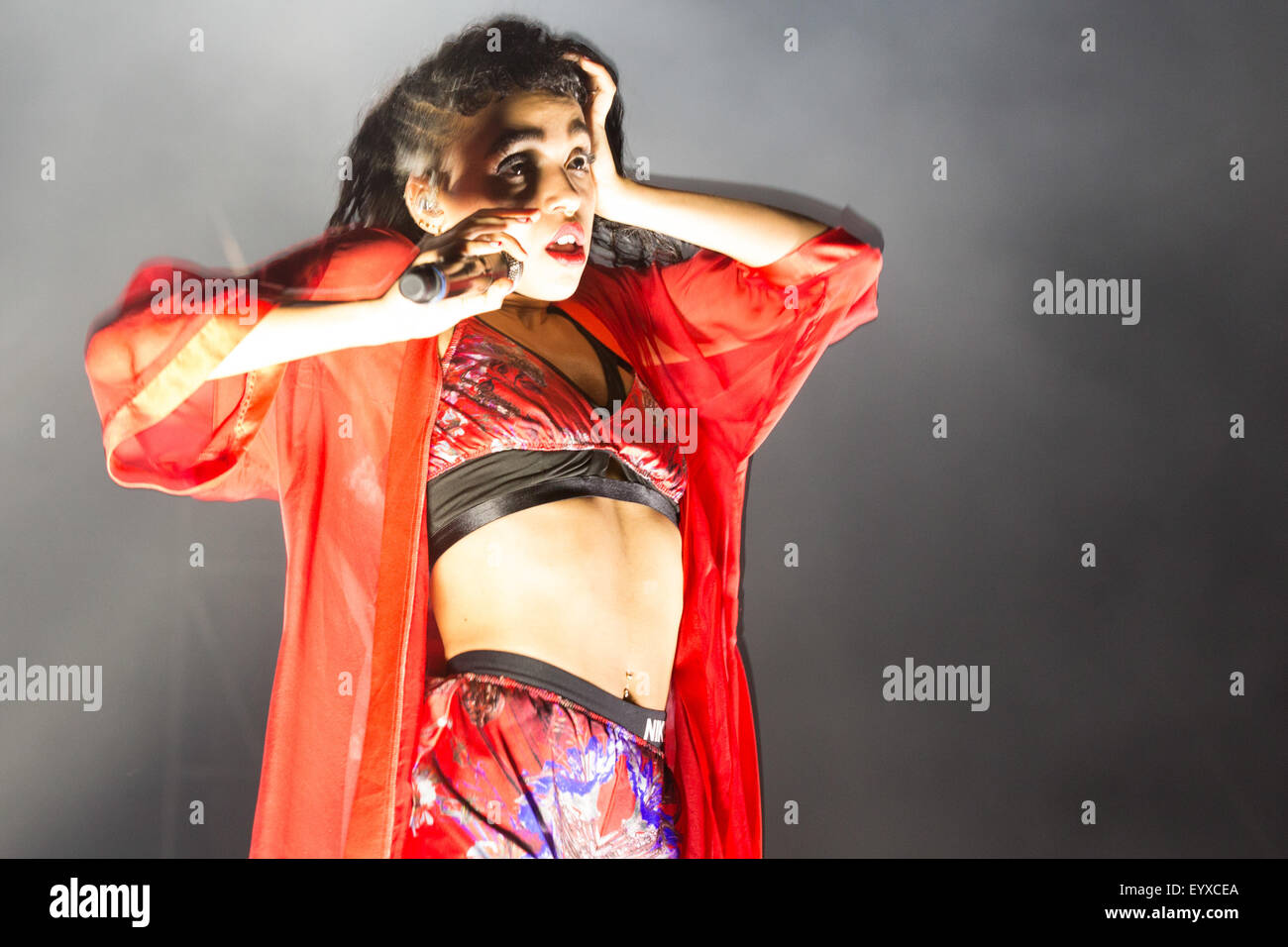 Fka twigs singer hi-res stock photography and images - Alamy