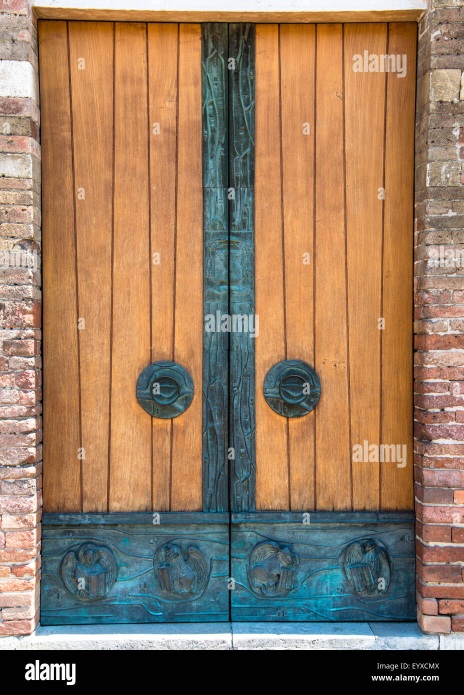 Door of old town with key hi-res stock photography and images - Alamy
