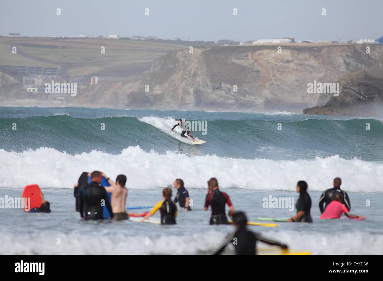 Towan Beach, Newquay, Cornwall, UK. August 4, 2015. Heavy surf attracts ...