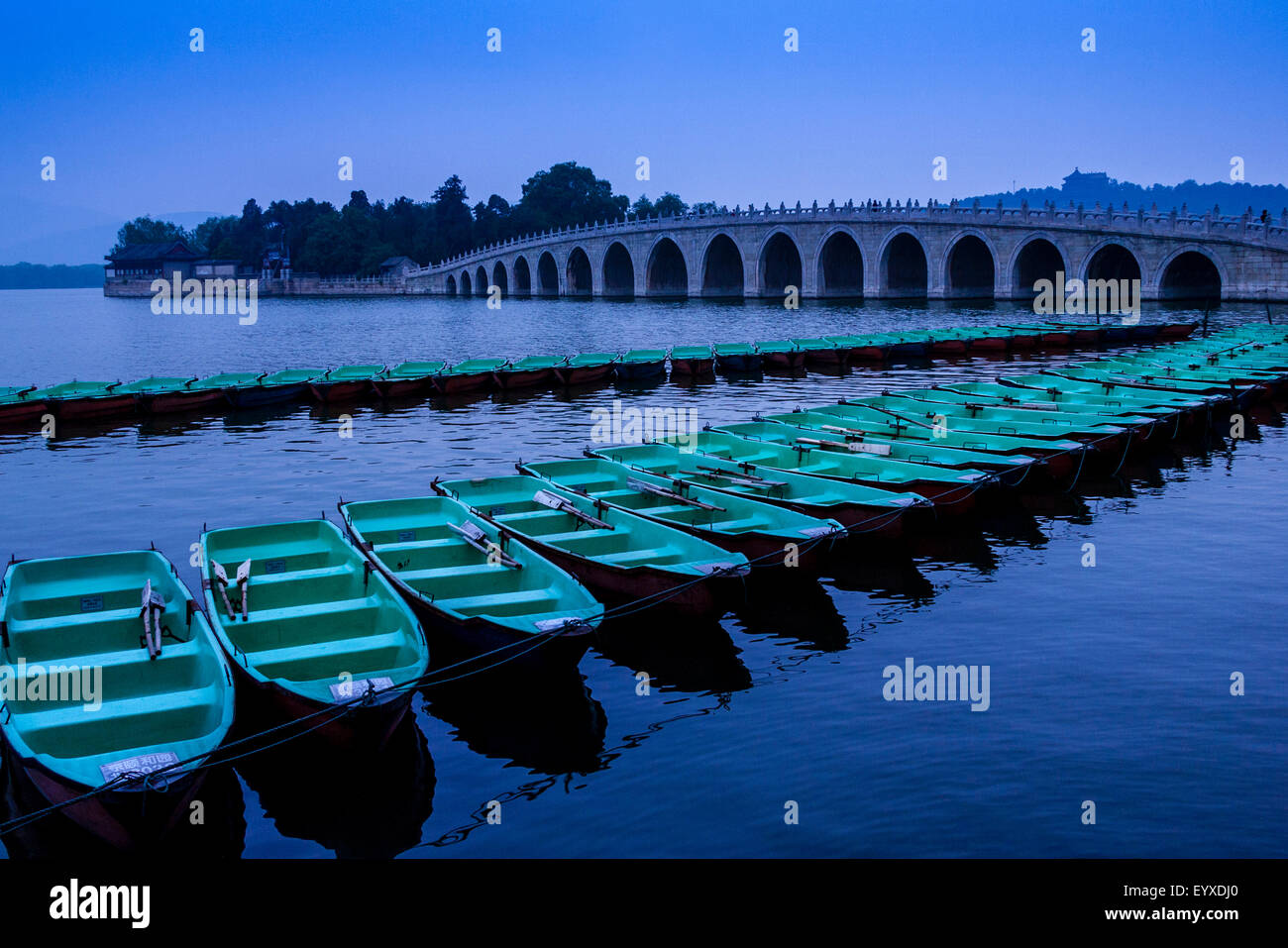 The 17 Arch Bridge and Kunming Lake, The Summer Palace, Beijing, China ...