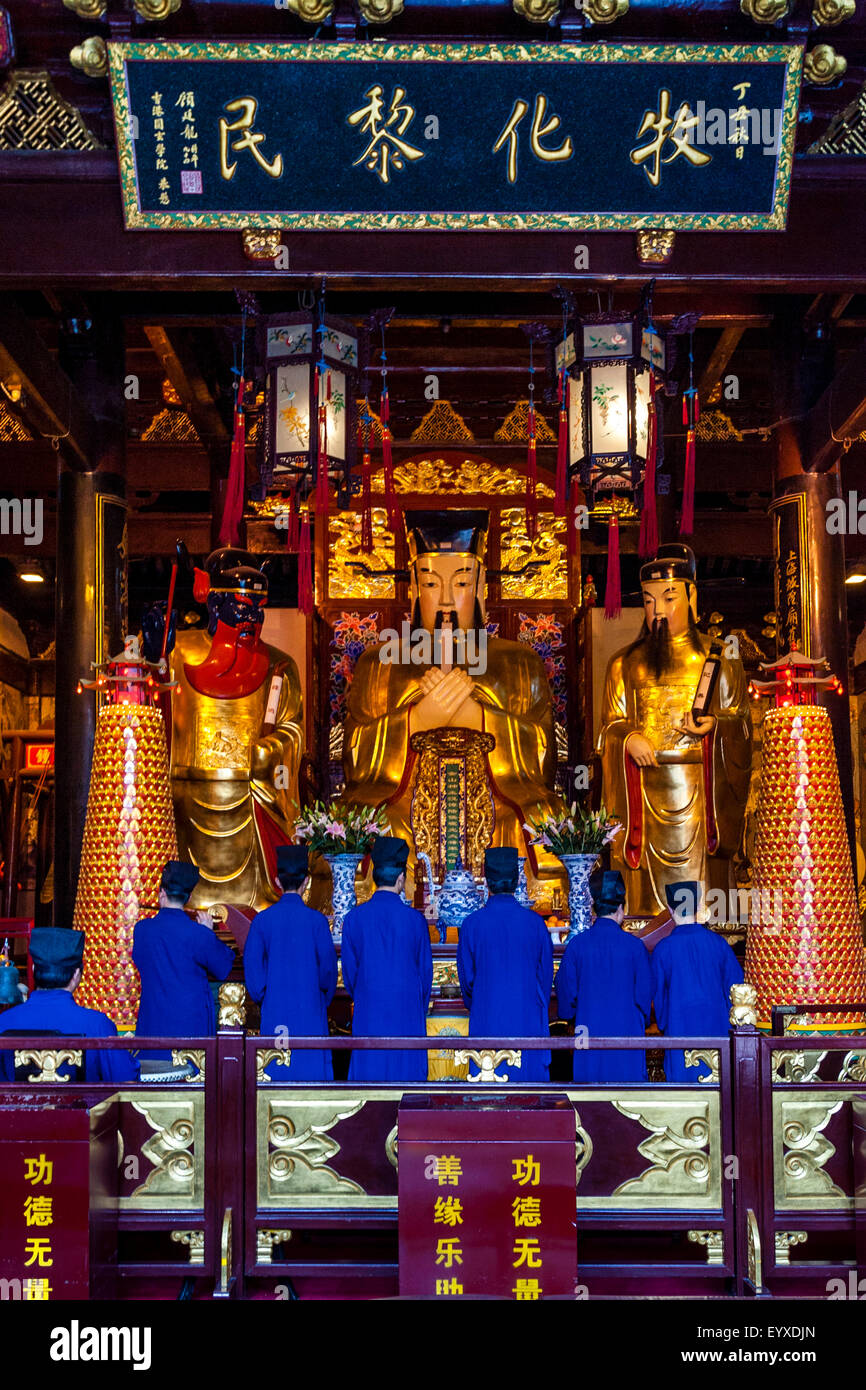 Taoist Monks Praying At The City God Temple (Chenghuang Miao Temple ...