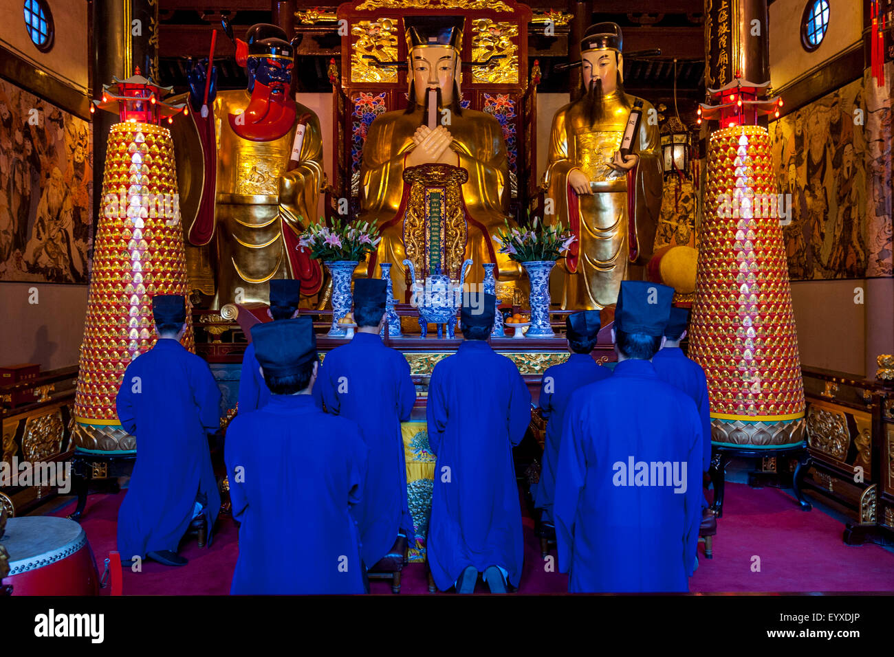 Taoist monks hi-res stock photography and images - Alamy