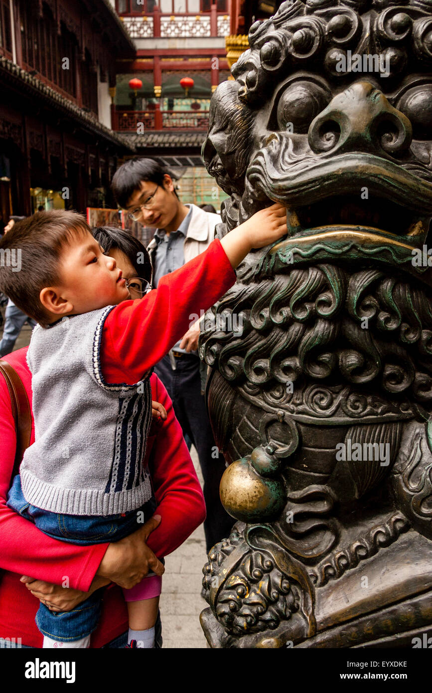 Child touching statue hi-res stock photography and images - Alamy