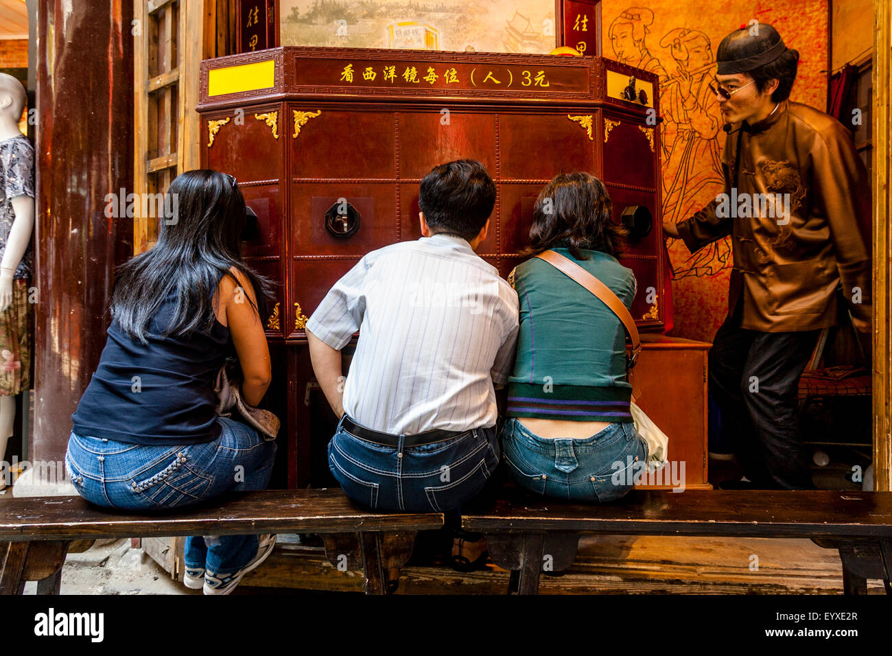 Peep show hi-res stock photography and images - Alamy