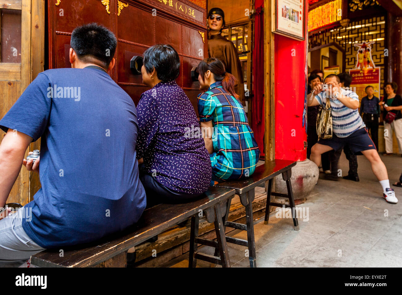 Traditional chinese peep show hi-res stock photography and images - Alamy