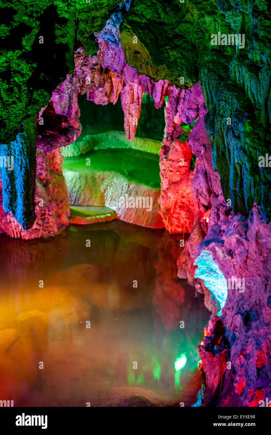 Silver Cave Guilin Stock Photos & Silver Cave Guilin Stock Images - Alamy