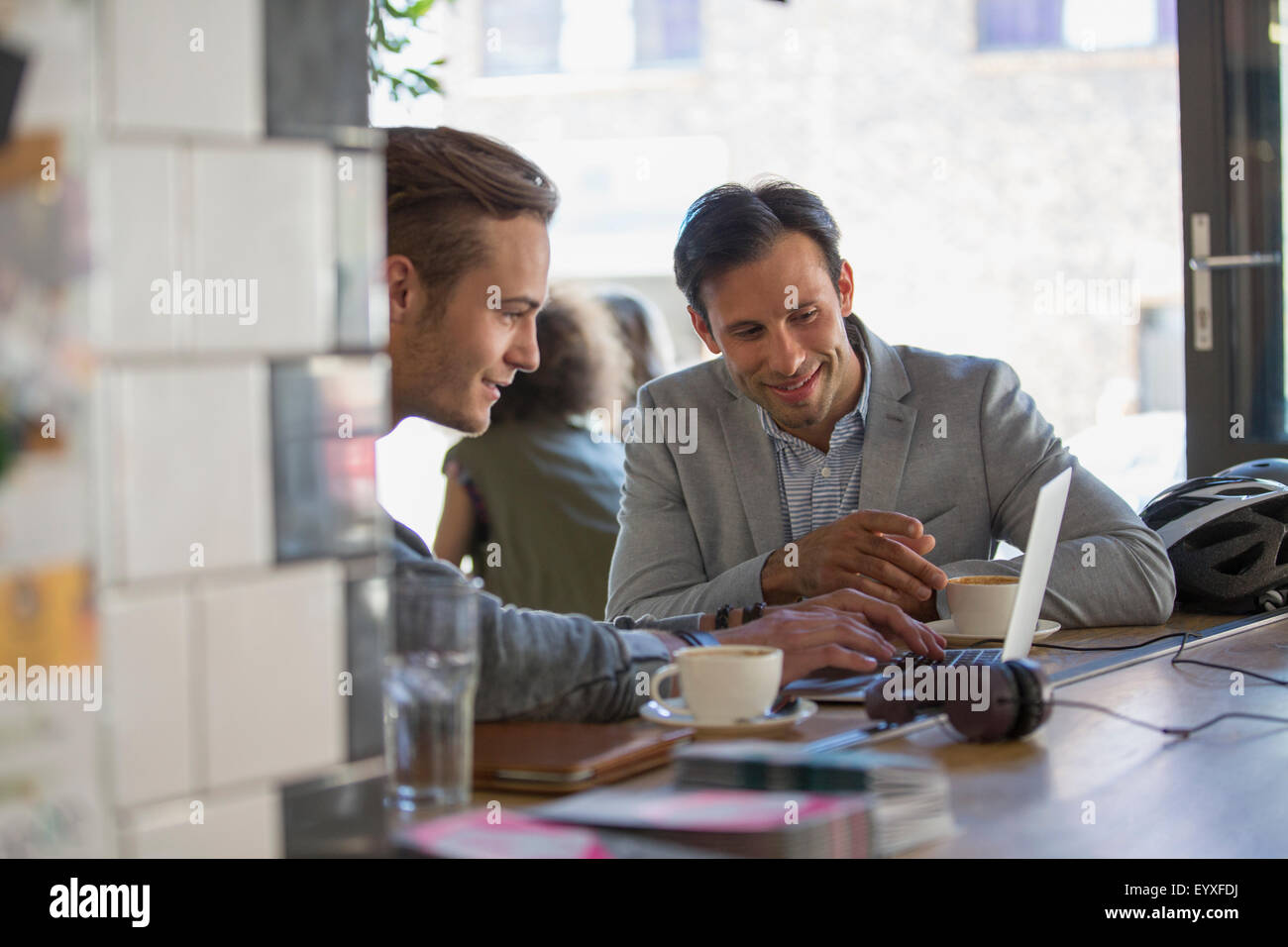 Pointing laptop coffee shop hi-res stock photography and images - Alamy