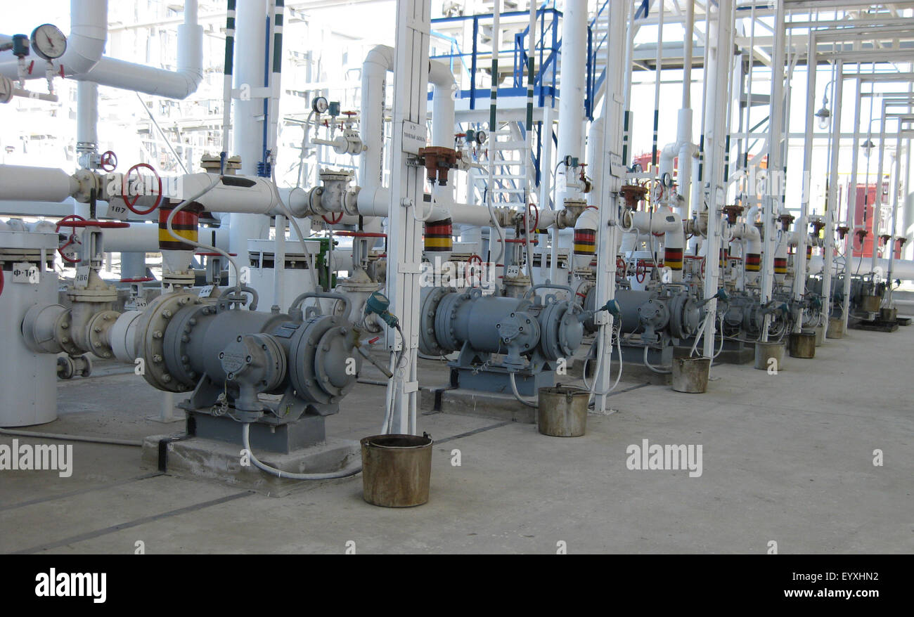 Oil refinery. Equipment for primary oil refining Stock Photo - Alamy