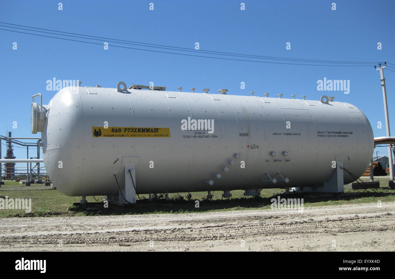 Oil refinery. Equipment for primary oil refining Stock Photo - Alamy