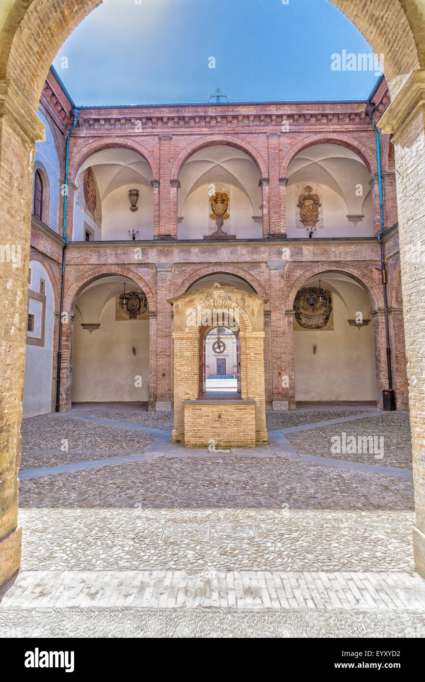 Renaissance architecture elements hi-res stock photography and images ...