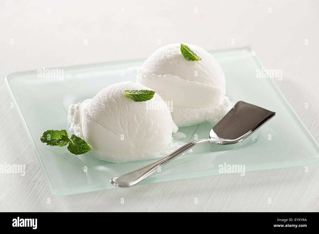 White ice cream hi-res stock photography and images - Alamy