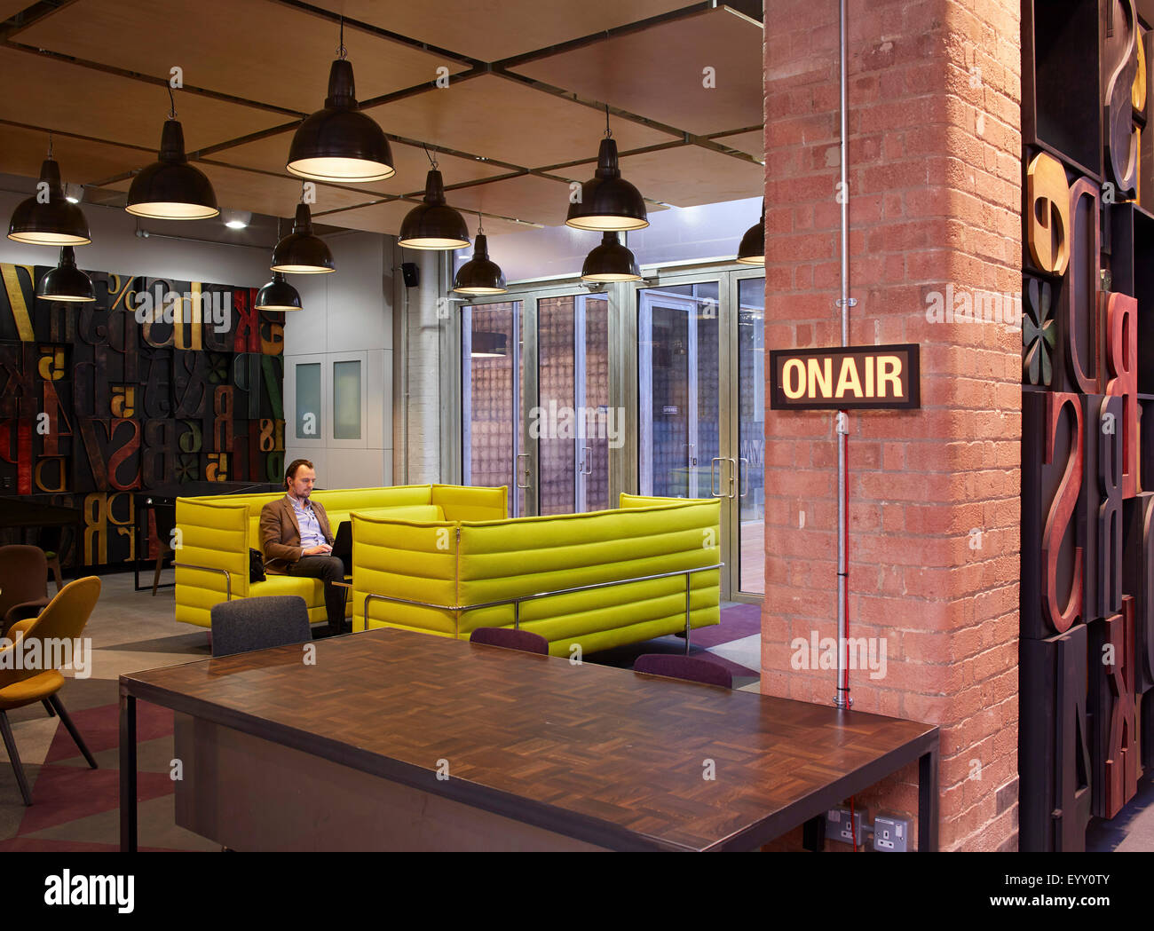 Commercial office atrium area hi-res stock photography and images - Alamy