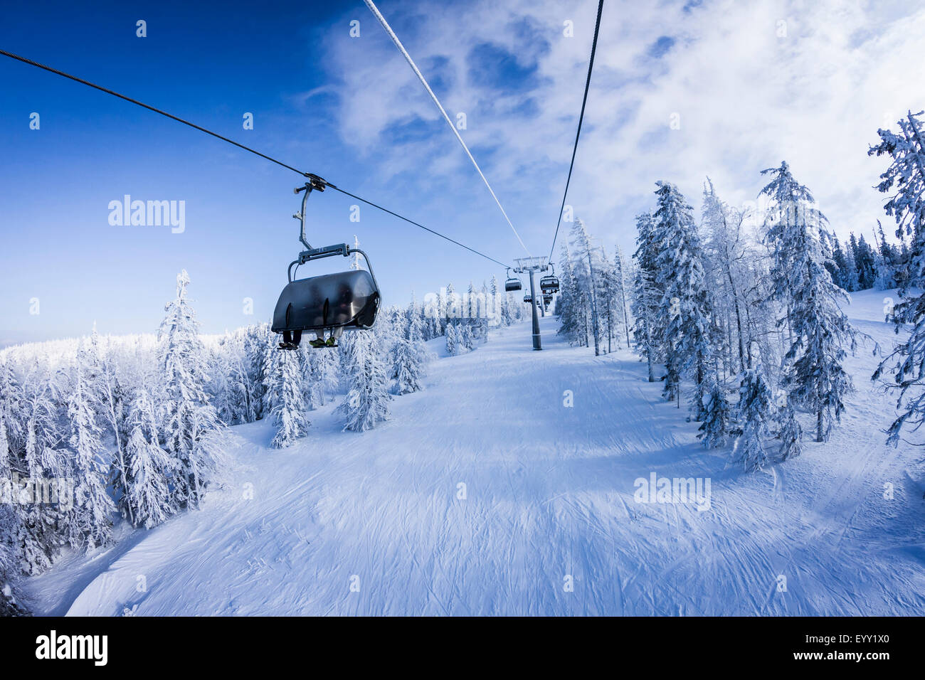 Chair lift over slope ski hi-res stock photography and images - Alamy