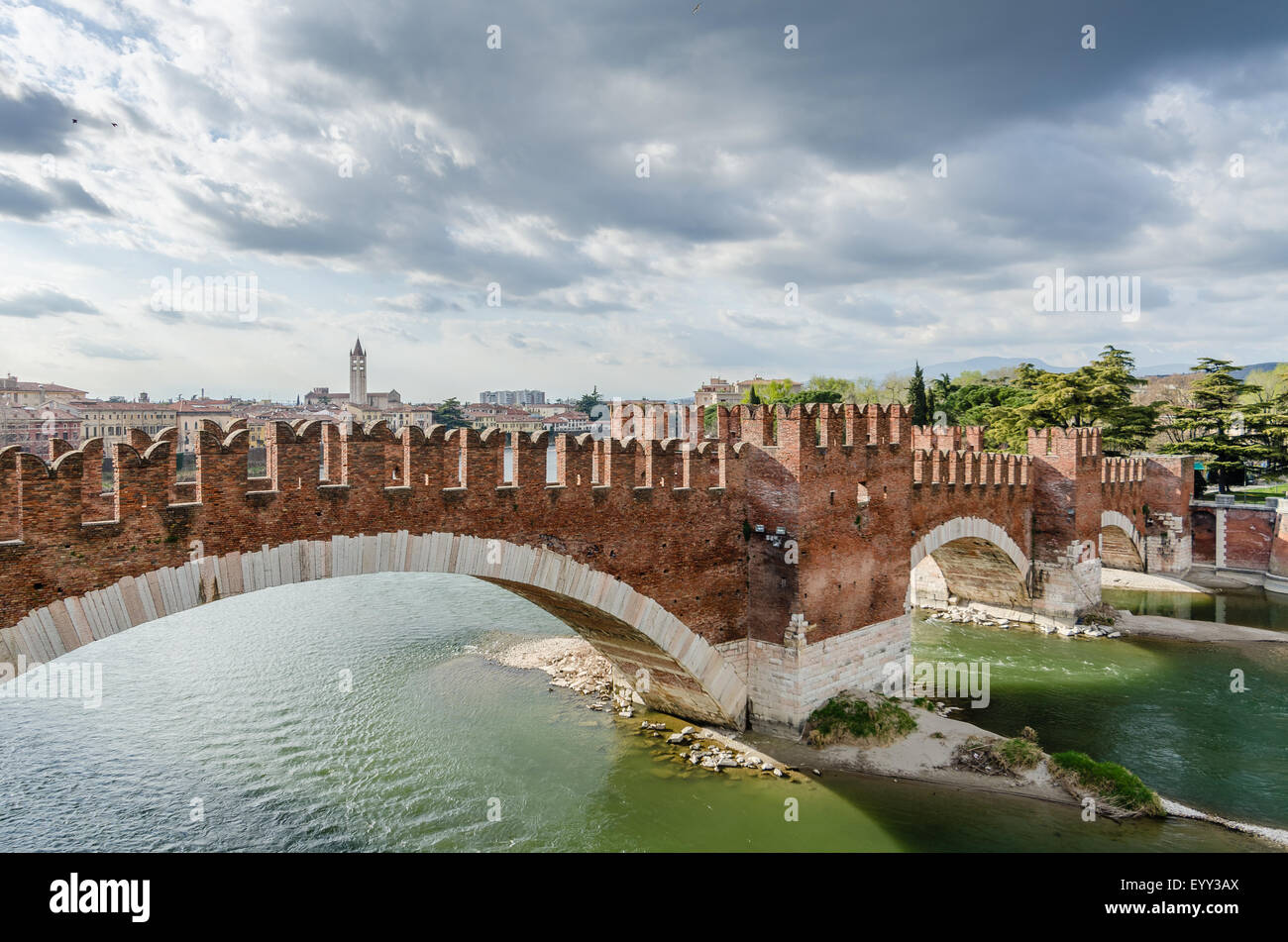 Castelvecchio, bridge and fortress, Adige river, Veneto, Italy Stock ...