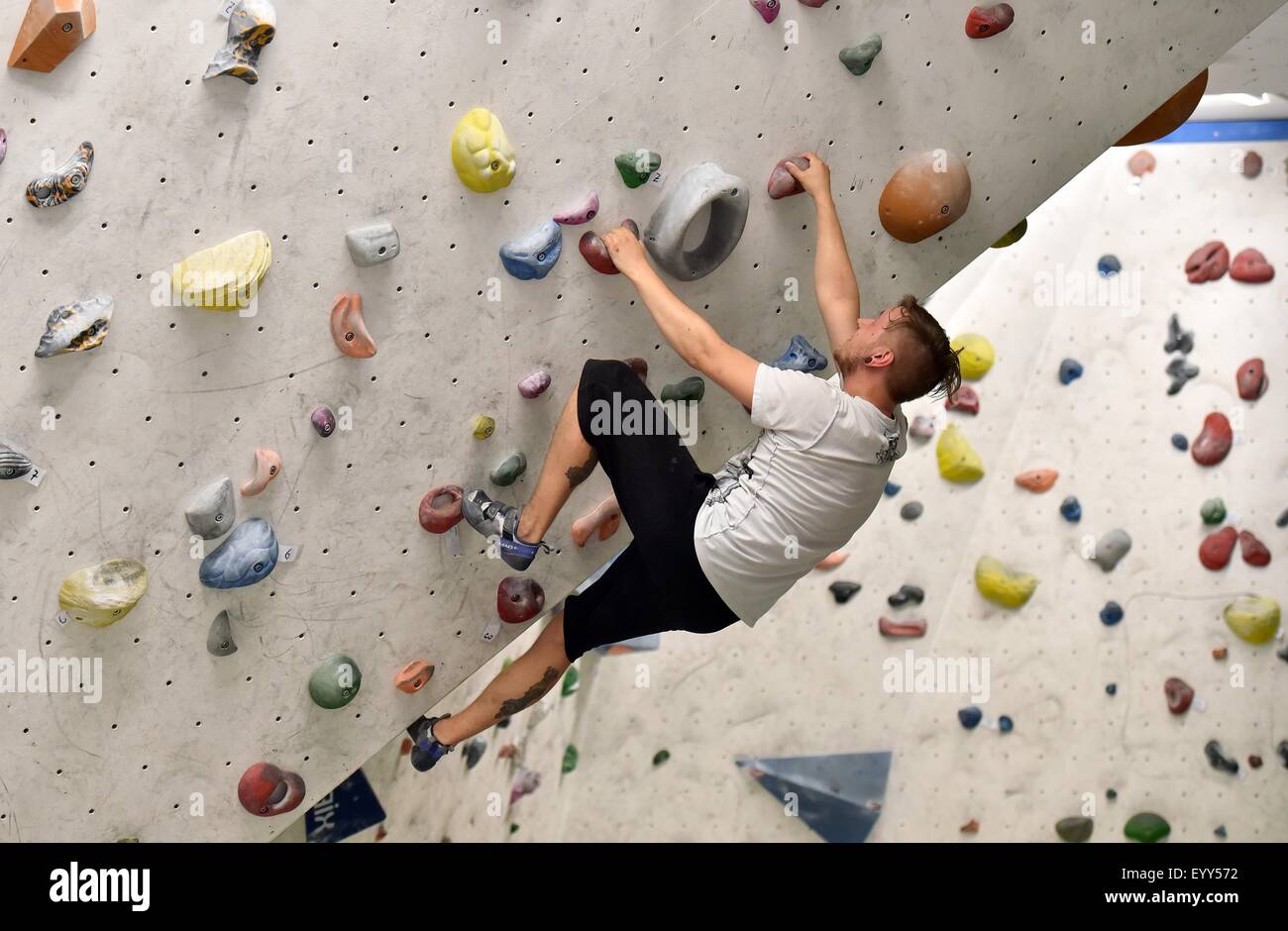 Klettern halle hi-res stock photography and images - Alamy