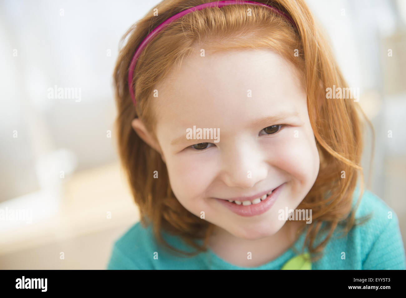 Close up girls smiling face hi-res stock photography and images - Alamy