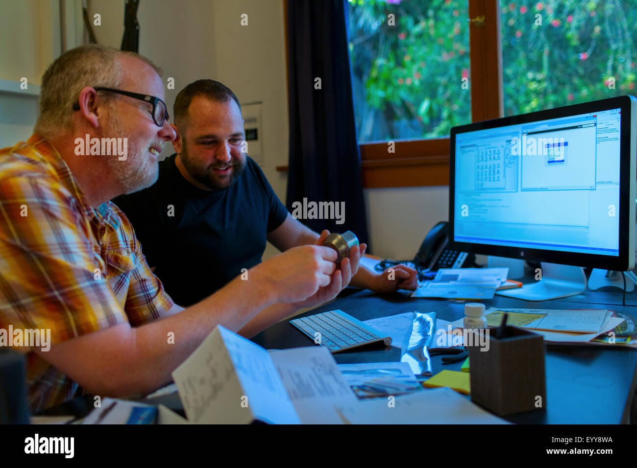50 men working desk hi-res stock photography and images - Alamy