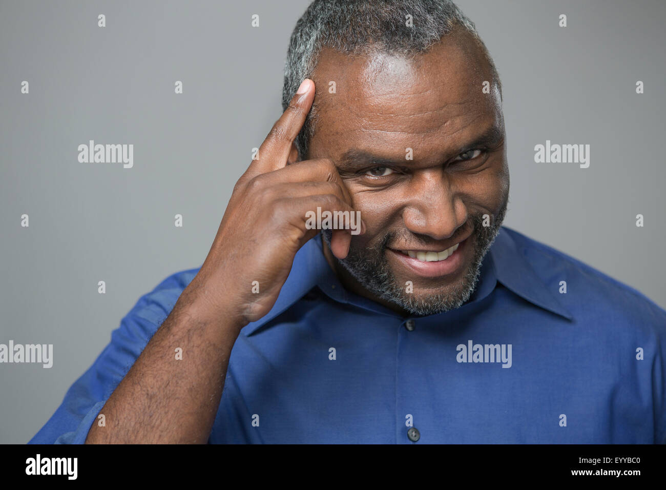 Older African American man tapping his forehead Stock Photo - Alamy