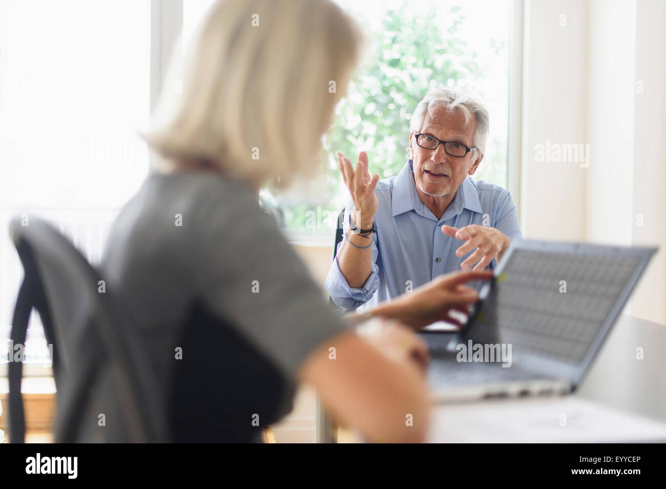 Two people arguing hi-res stock photography and images - Alamy