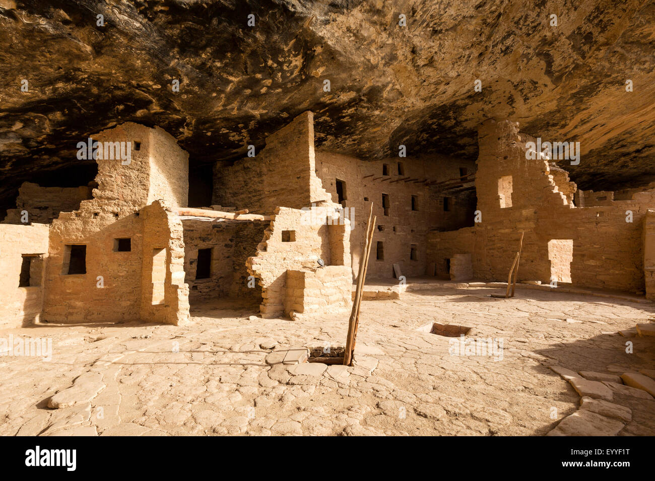 Cliff dwelling face hi-res stock photography and images - Alamy