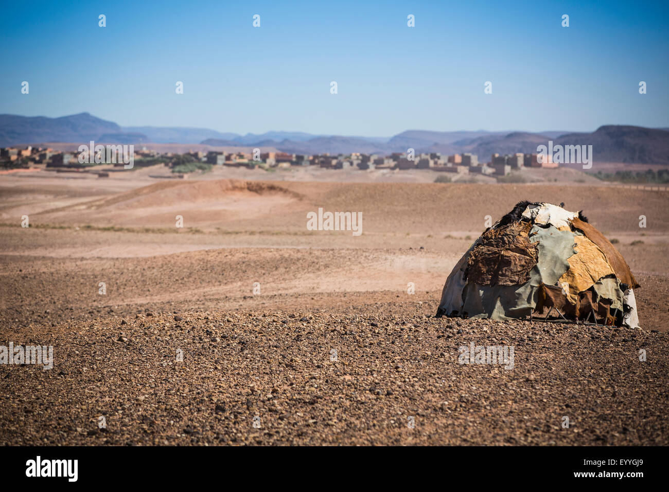 Camping tent in remote desert Stock Photo - Alamy