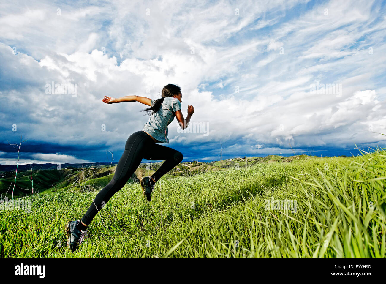 Black female athlete running hi-res stock photography and images - Alamy