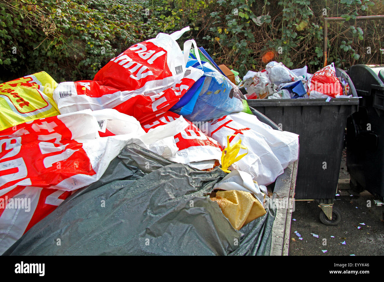 Garbage containers hi-res stock photography and images - Alamy