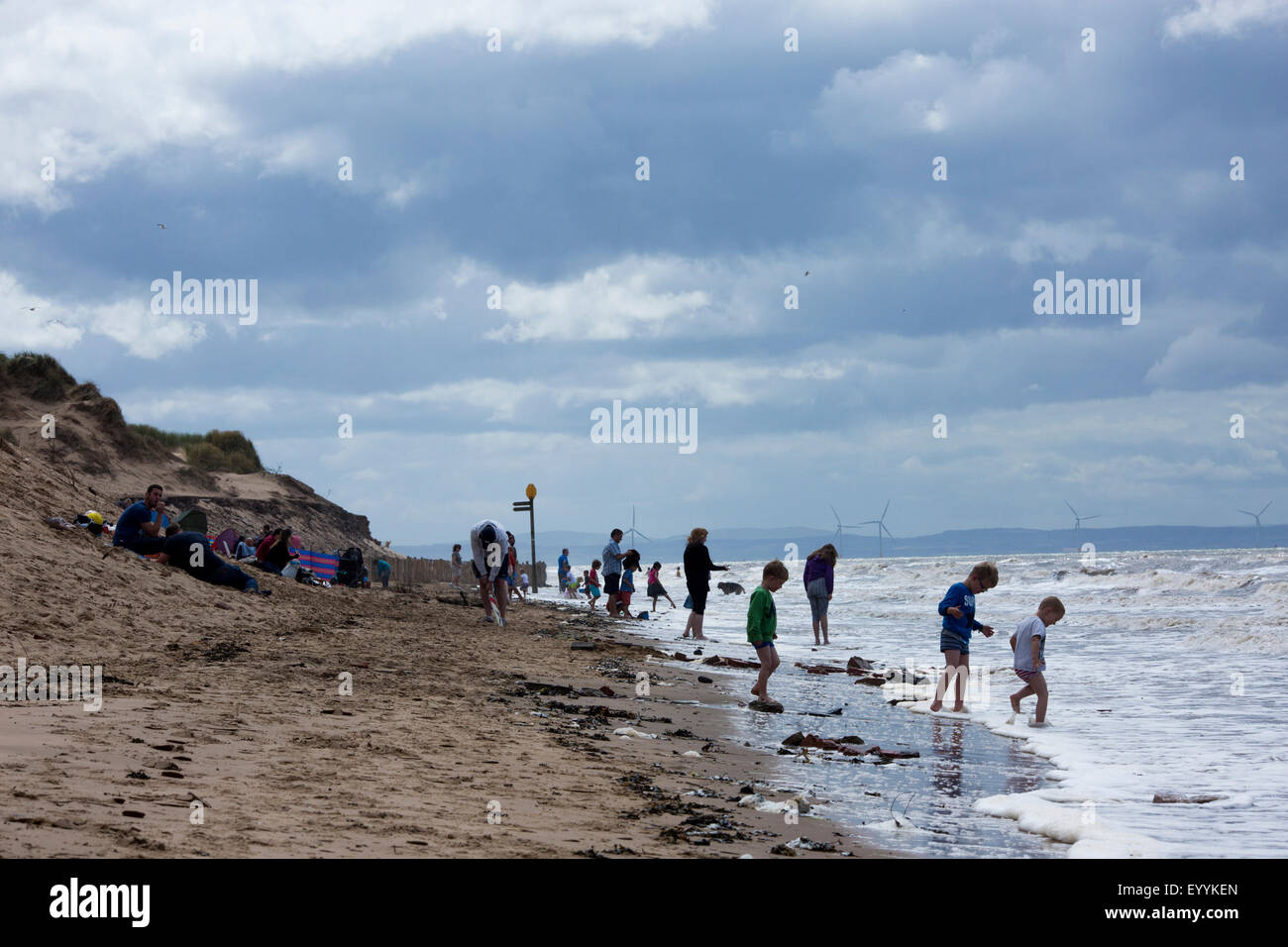Day out family hi-res stock photography and images - Alamy